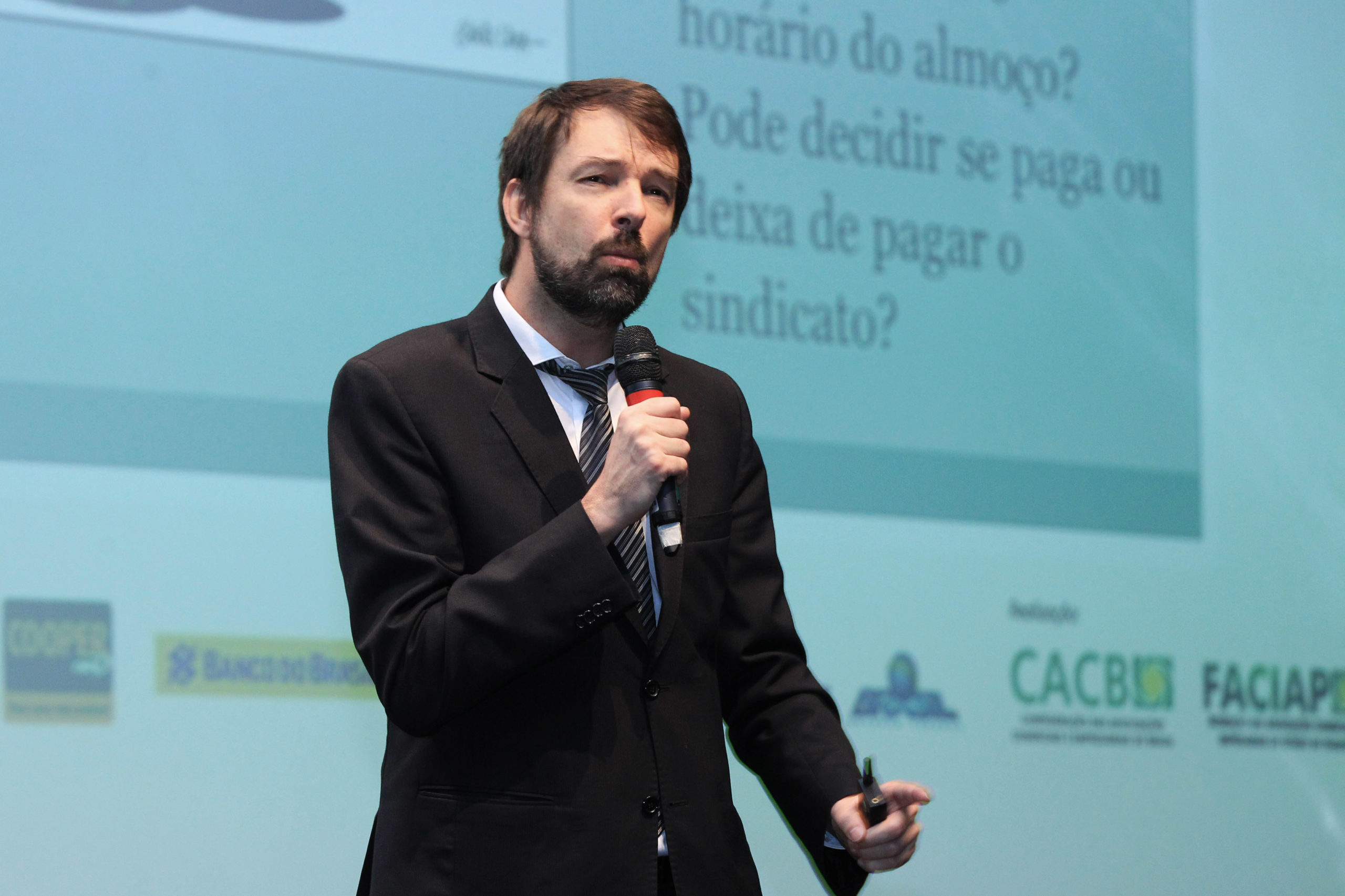 Em painel, cientista político fala de reformas e faz críticas ao ...